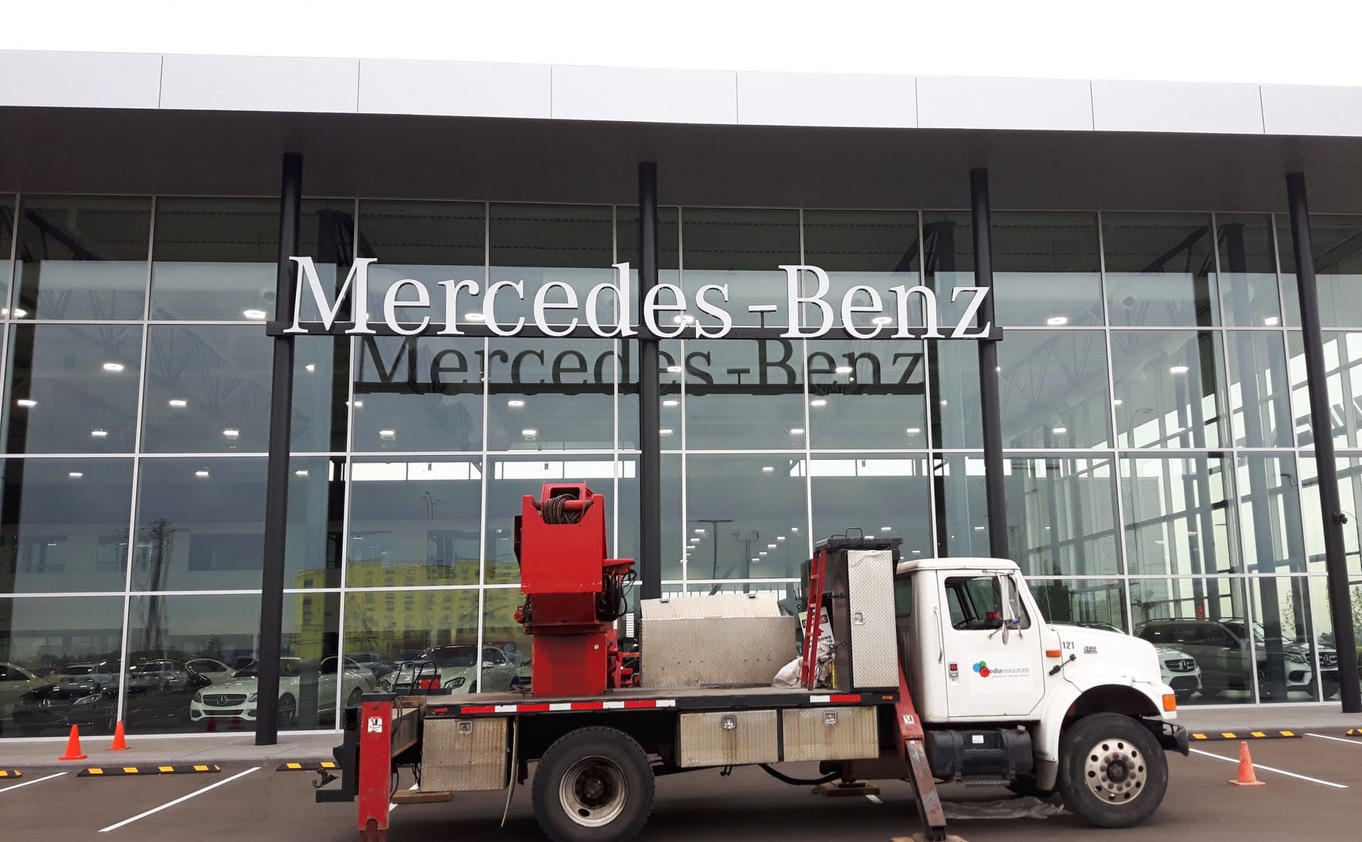 Mercedes-Benz Non-Illuminated Channel Letter Logo – Media Resources